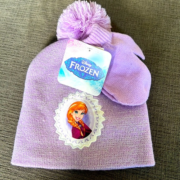 Disney | Accessories | Disney Frozen Hat And Mittens Set Featuring Anna ...